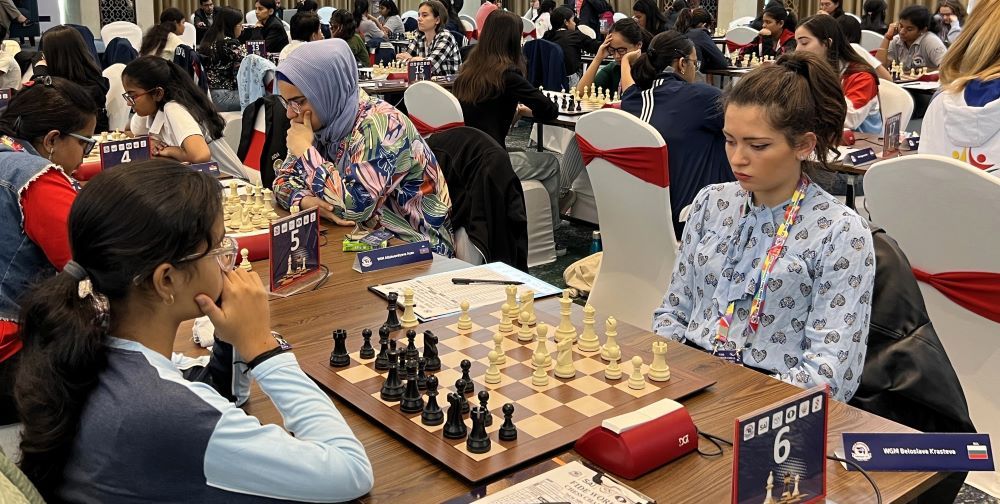 Divya Deshmukh y Kazybek Nogerbek Campeones del Mundo Juveniles 2024 | ChessBase